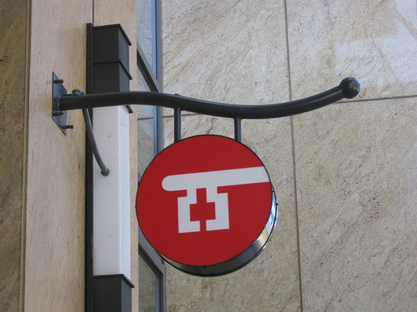 Blade Signs, Hanging Signs | Eastern Signs Incorporated